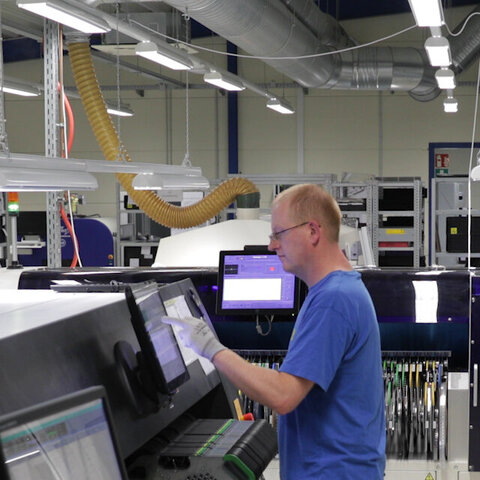 SYS TEC electronic AG: Dienstleistungen - Startseite